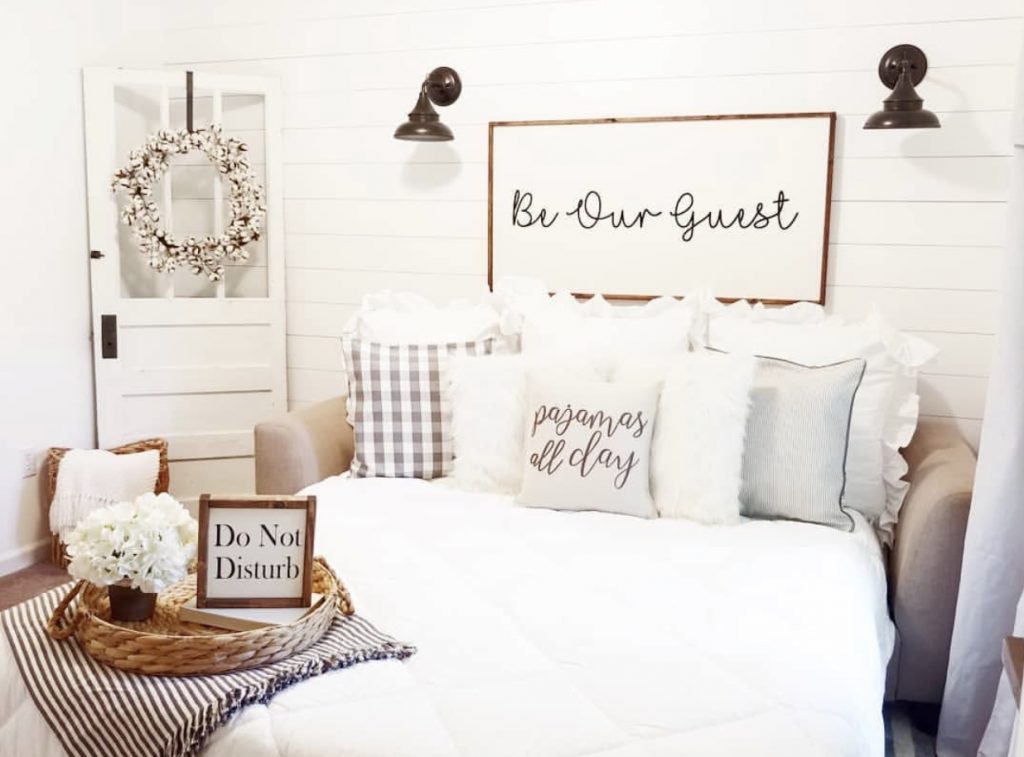 11 Steps to Create a Welcoming Guest Room - Chaylor & Mads